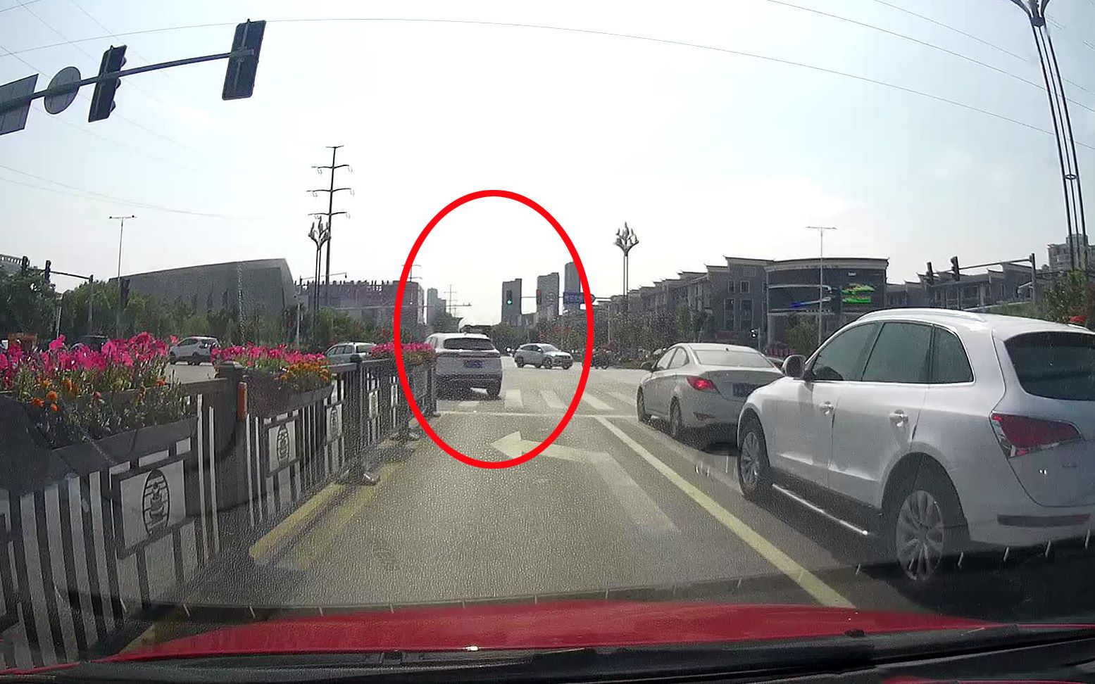 掉头是否需要看信号灯?记住这个标准就够了!