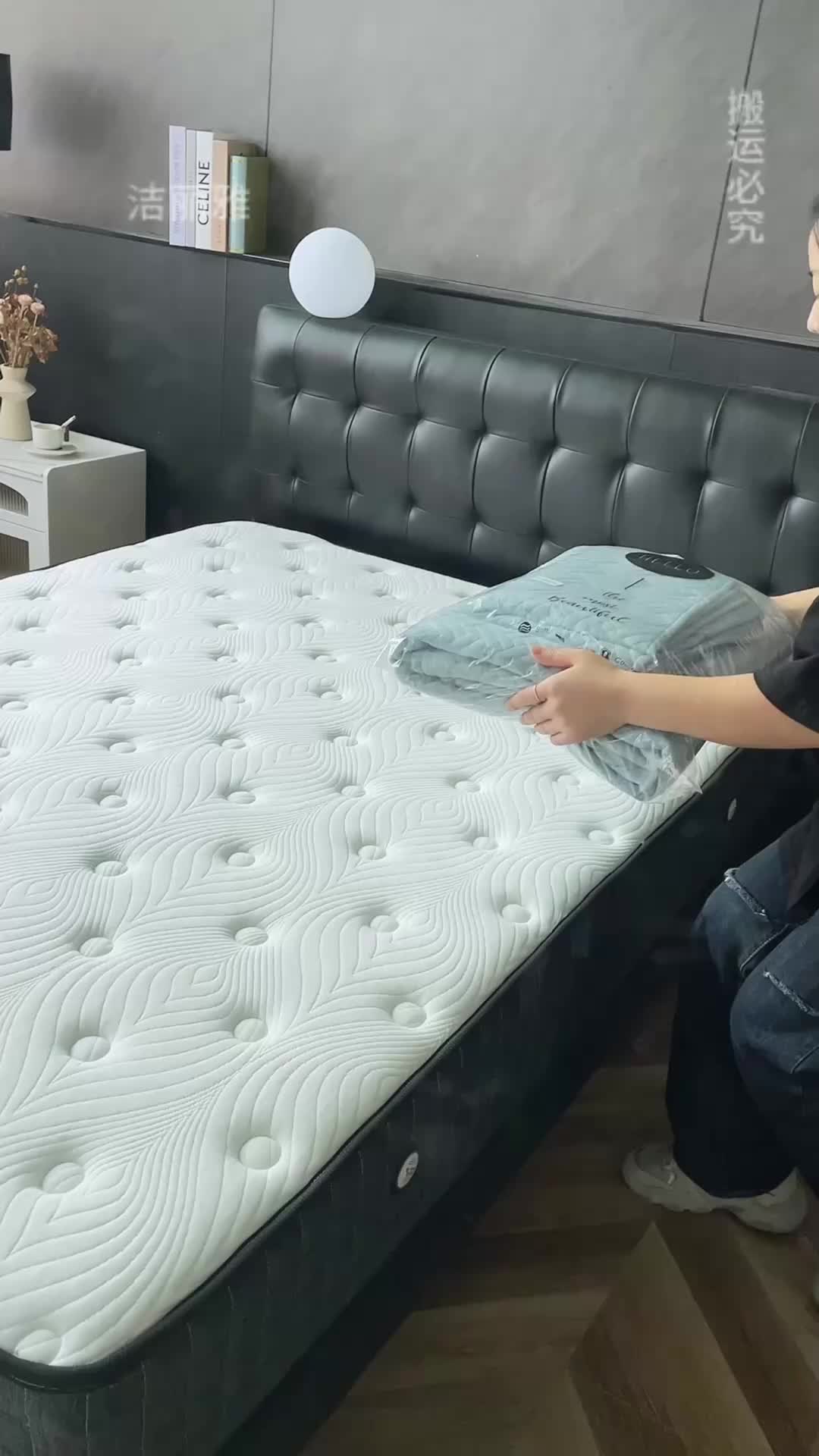 冬天的被窝就要暖暖的,加厚床笠套在床上,保暖还不跑床 #床上用品 #...