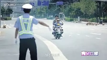 交警查车时,遇到搞笑车主,直接被气疯了!