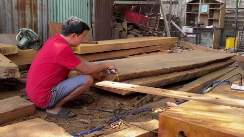 越南农村纯手工打造实木茶桌,成品一出一套价值5万