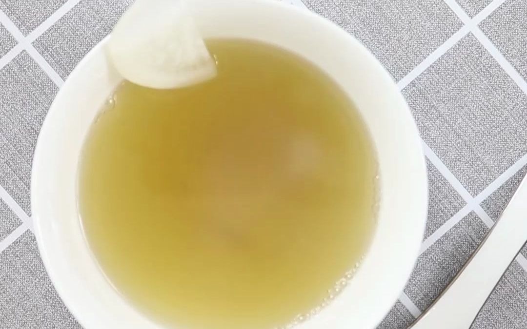 不用生姜也能治感冒的精致茶饮--芦根茶