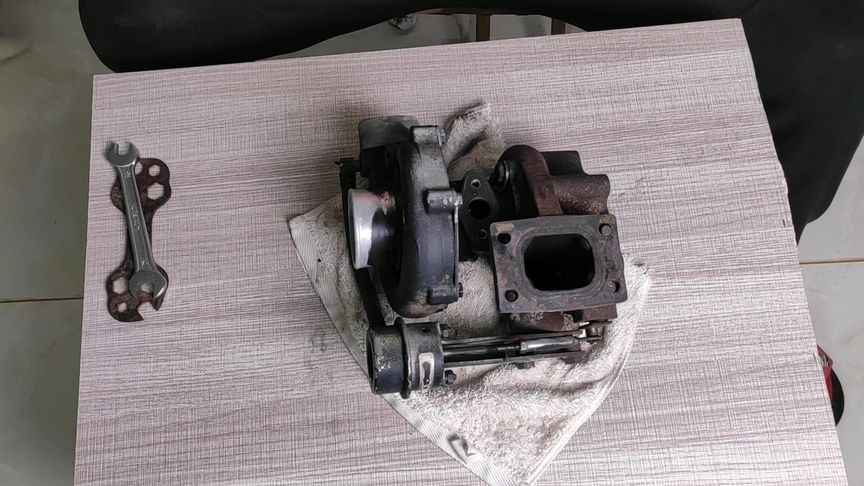 汽车涡轮增压器拆解,两分钟看懂涡轮增压器内部结构