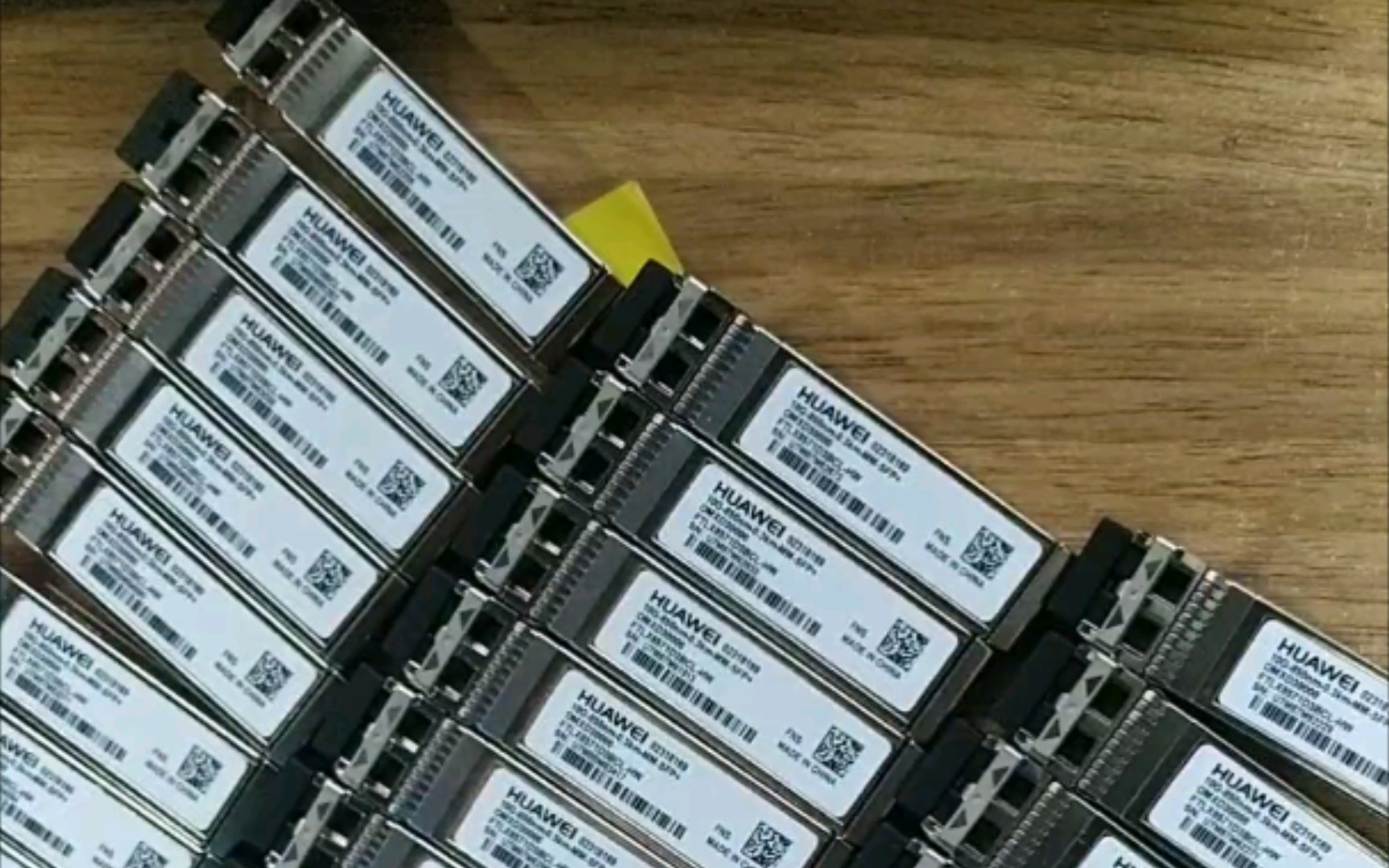整理刚开封的华为10G万兆单模模块,强迫症将会感到舒适
