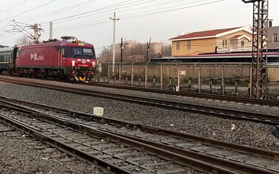 哈尔滨站始发,途径锦州站,开往汉口站方向去的T184次列车,沈山线247...