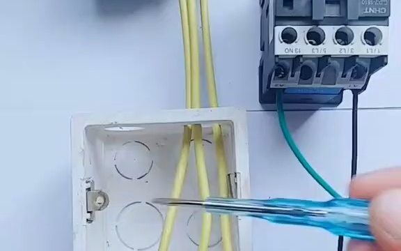 如何区分零线 火线 地线?知识充电站