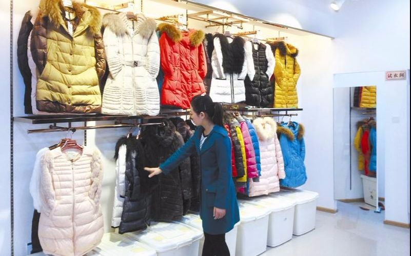 一件卖上千块钱的羽绒服,商家能挣你多少钱?