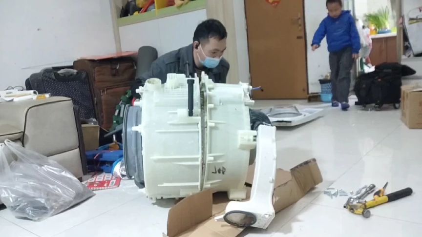 三星滚筒洗衣机更换三角架的过程