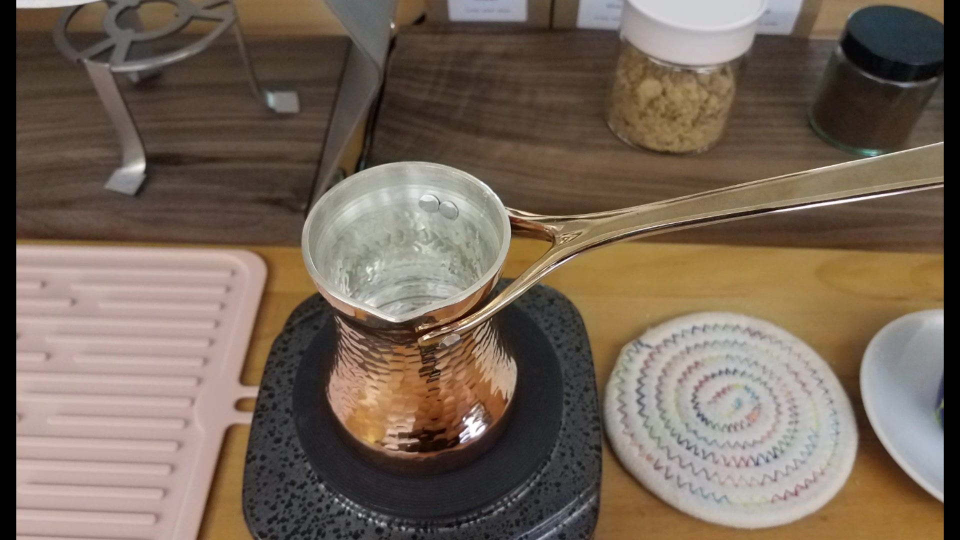 新入手土耳其咖啡壶,第一次试煮。口味不一样,很棒的体验。
