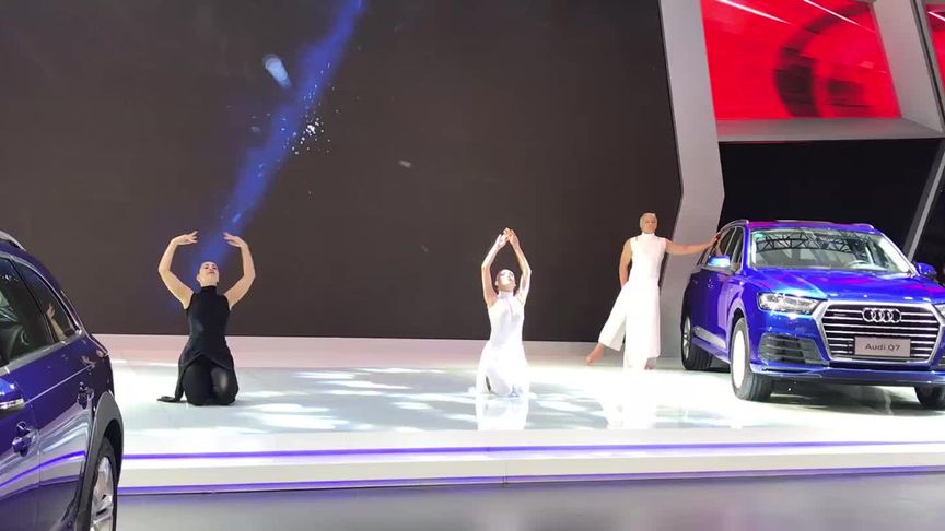 唯美的车展现场表演,发给大家分享!