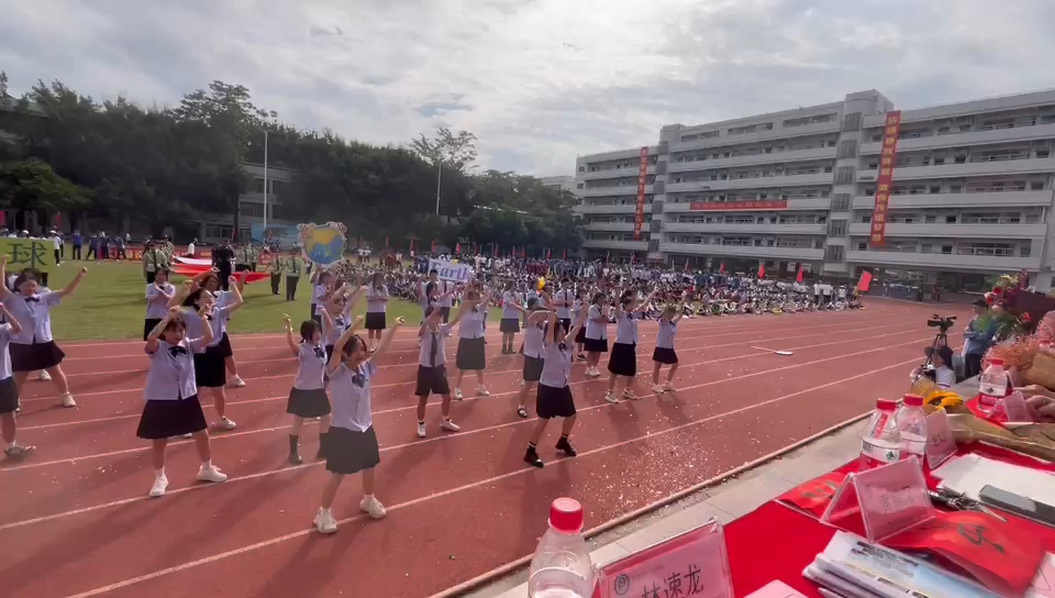 校运会开幕式12班喜提一等奖