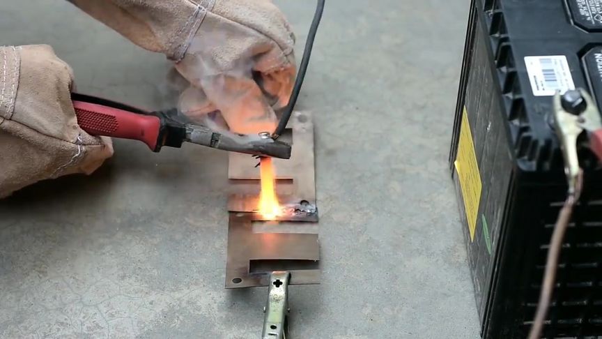 教你如何自制12v电瓶充电器 超简单!