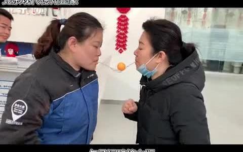 晨会游戏勺子运球接力版 各位铁铁一定要看完 团建游戏
