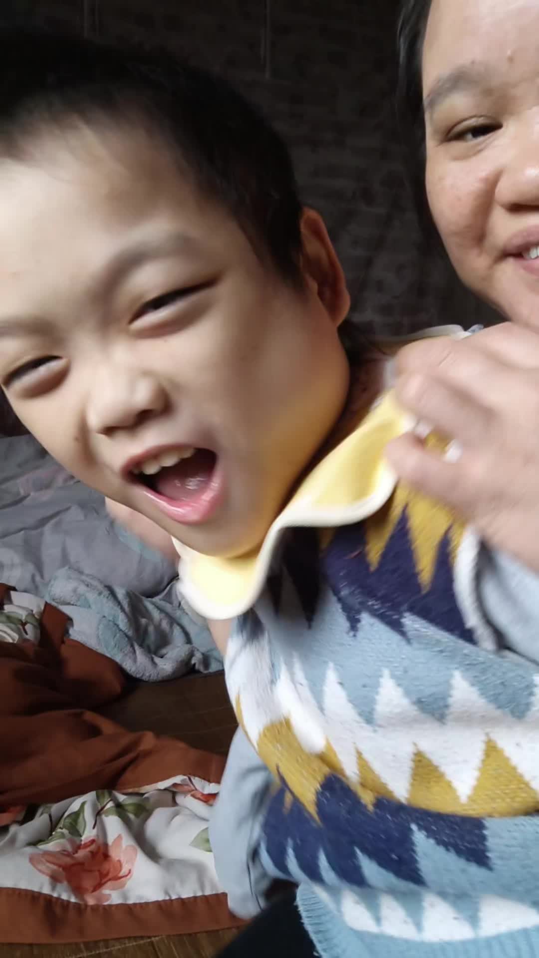 小小少年的大脸小脸#看过来 #当我遇见小小的你 #亲子互动 #小个子穿...