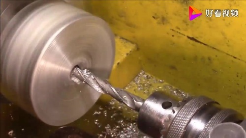 机械高手亲自制造这样一个机械工具,设计巧妙,思维创意!