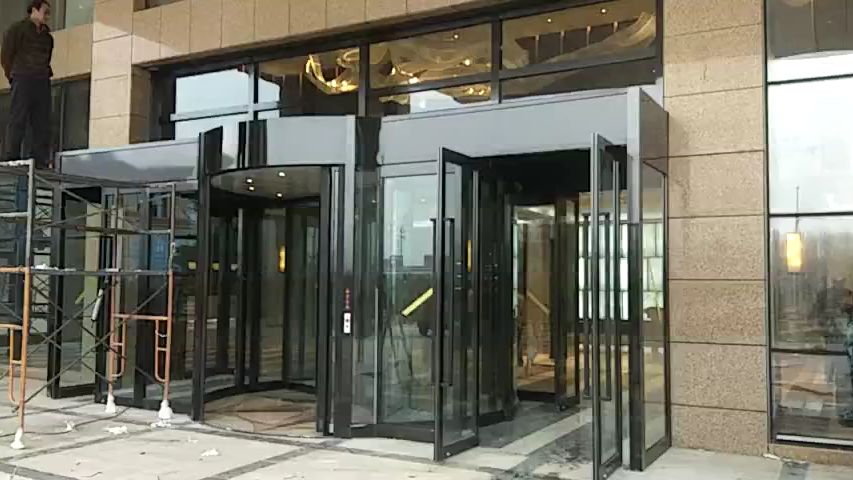 两翼平开旋转门,加地簧门已完功