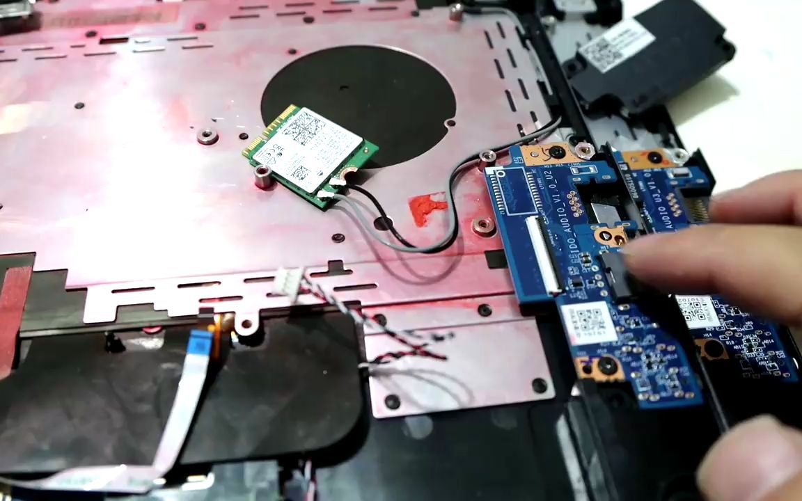 笔记本电脑键盘失灵,没想到修复起来这么费事,差点放弃