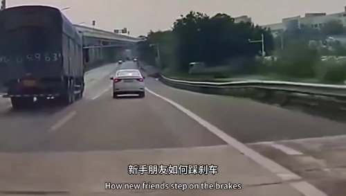 新手如何正确踩刹车掌握这六个防御性驾驶技巧避免事故发生