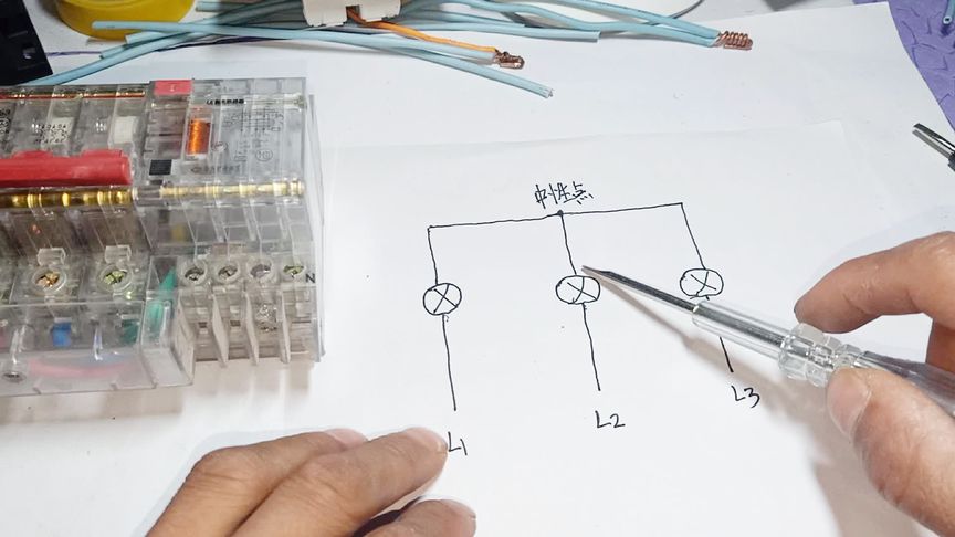 电工知识:只用三根火线不用零线,怎么用220伏电?电压还不能高
