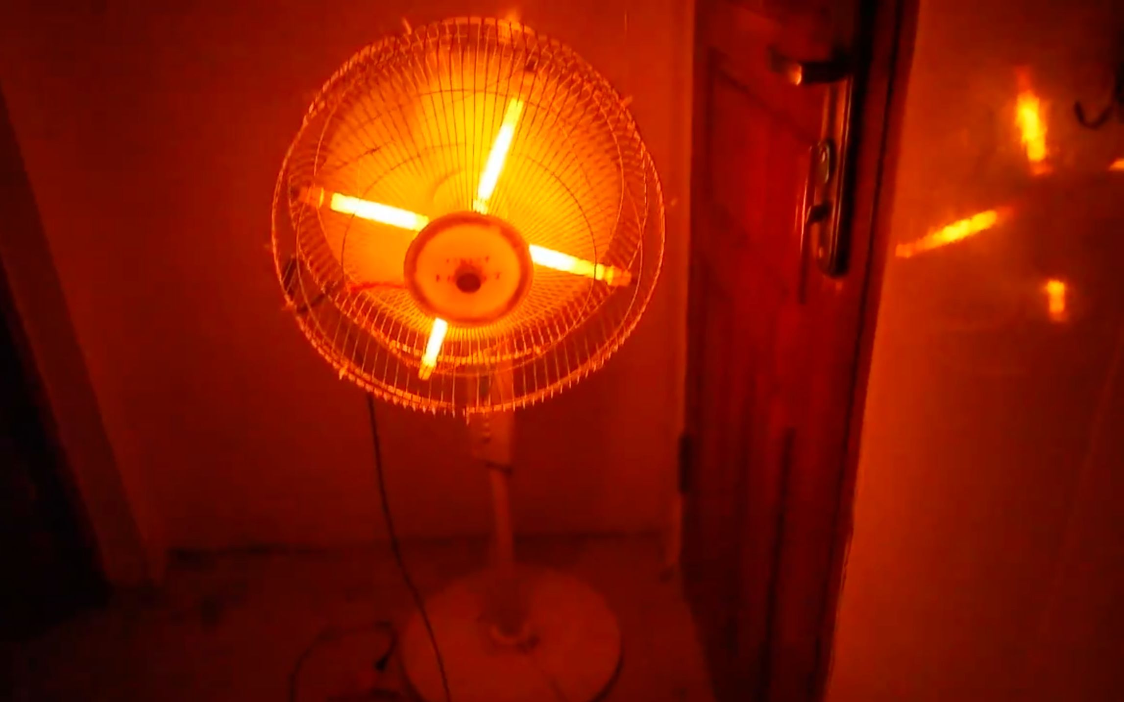 把普通电风扇改造成吹热风的电暖气