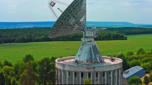 天文学家观测到110亿年前的星系碰撞:黑洞辐射摧毁恒星形成