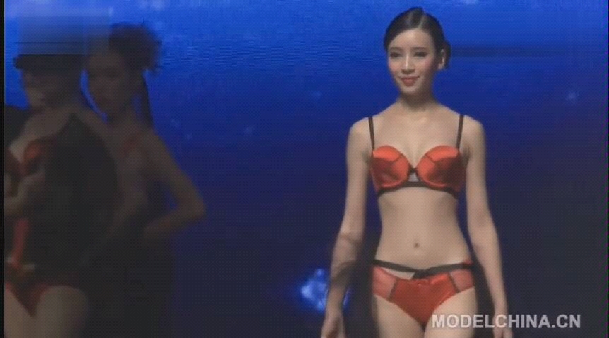 中国模特内衣走秀,面容姣好,皮肤白皙!还是自家的模特好看!