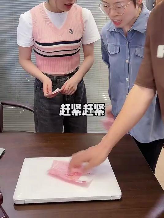 经理:小李总不是要走了吗?