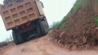 这就是基本的正常操作,陡坡倒车,真正的高手