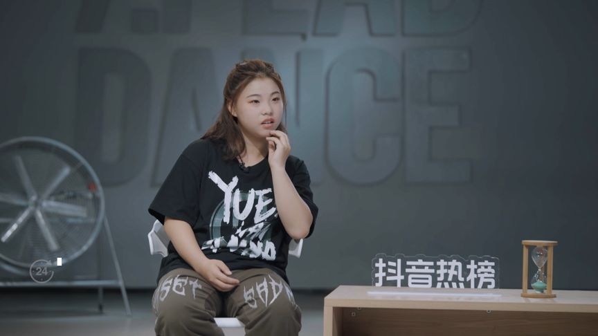 还记得那个因“袋鼠摇”走红的奥运冠军#管晨辰 吗?