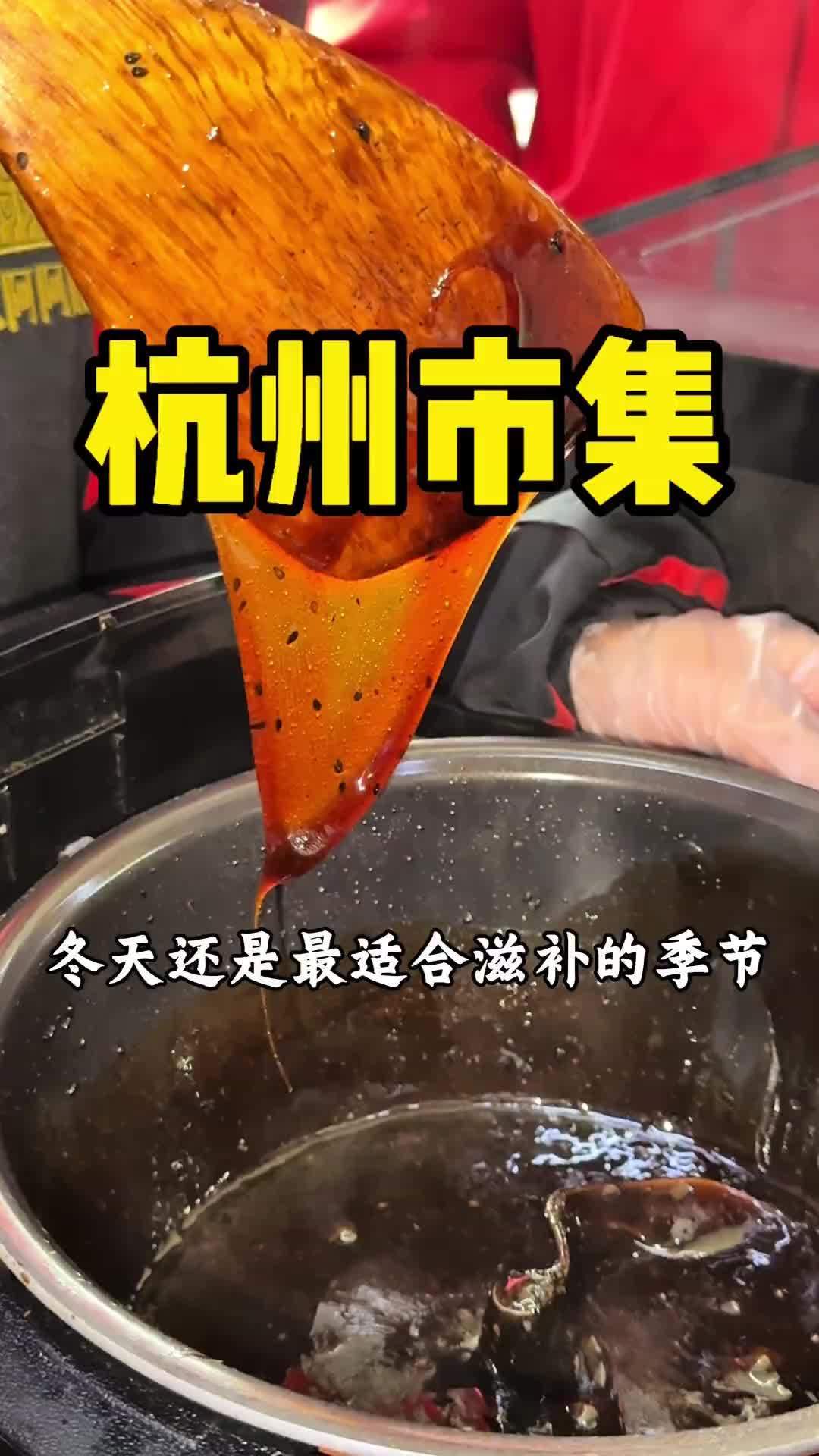 刚出锅的糖醋排骨,酸甜酱汁裹着脆骨