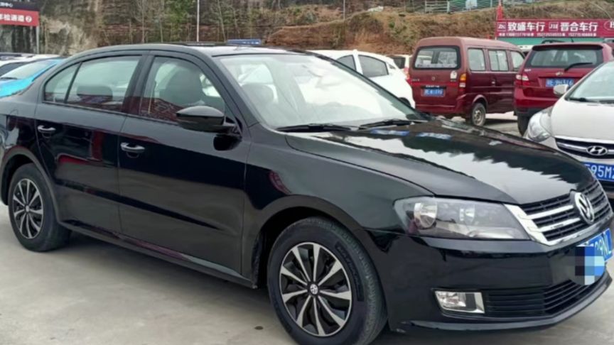 15年大众朗逸,1.6手动挡,车况精品,一口价3个多W包过户。