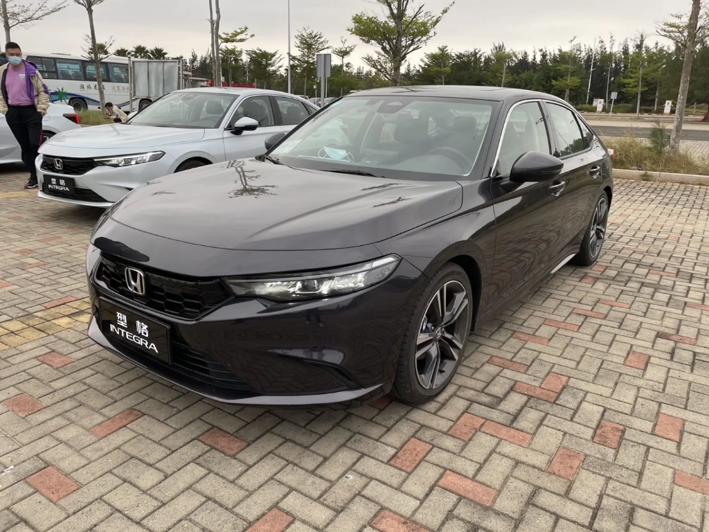 本田广汽型格红色,玫瑰黑实车照片。