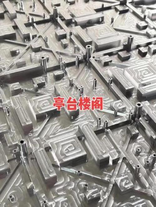 密密麻麻的图纸加工完后像一个合理规划的城市3D效果图