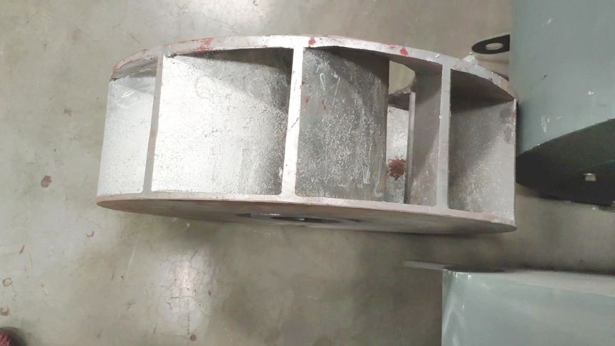 车削和磨削加工过程中的特点对比