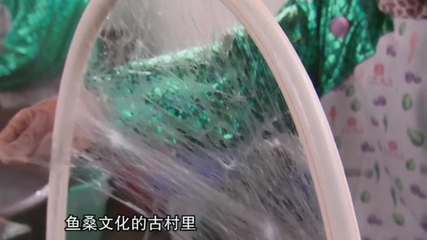 蚕丝被是怎么制作出了的,现代化技艺和传统手工又怎么有机结合呢