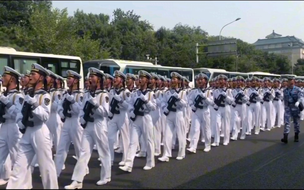 (原声)阅兵前部队整队集合