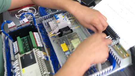自动化电工需要掌握哪些知识和技能,就业前景怎么样?