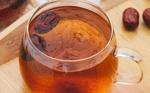 炒焦红枣泡茶喝,不生湿气,冬季养生茶