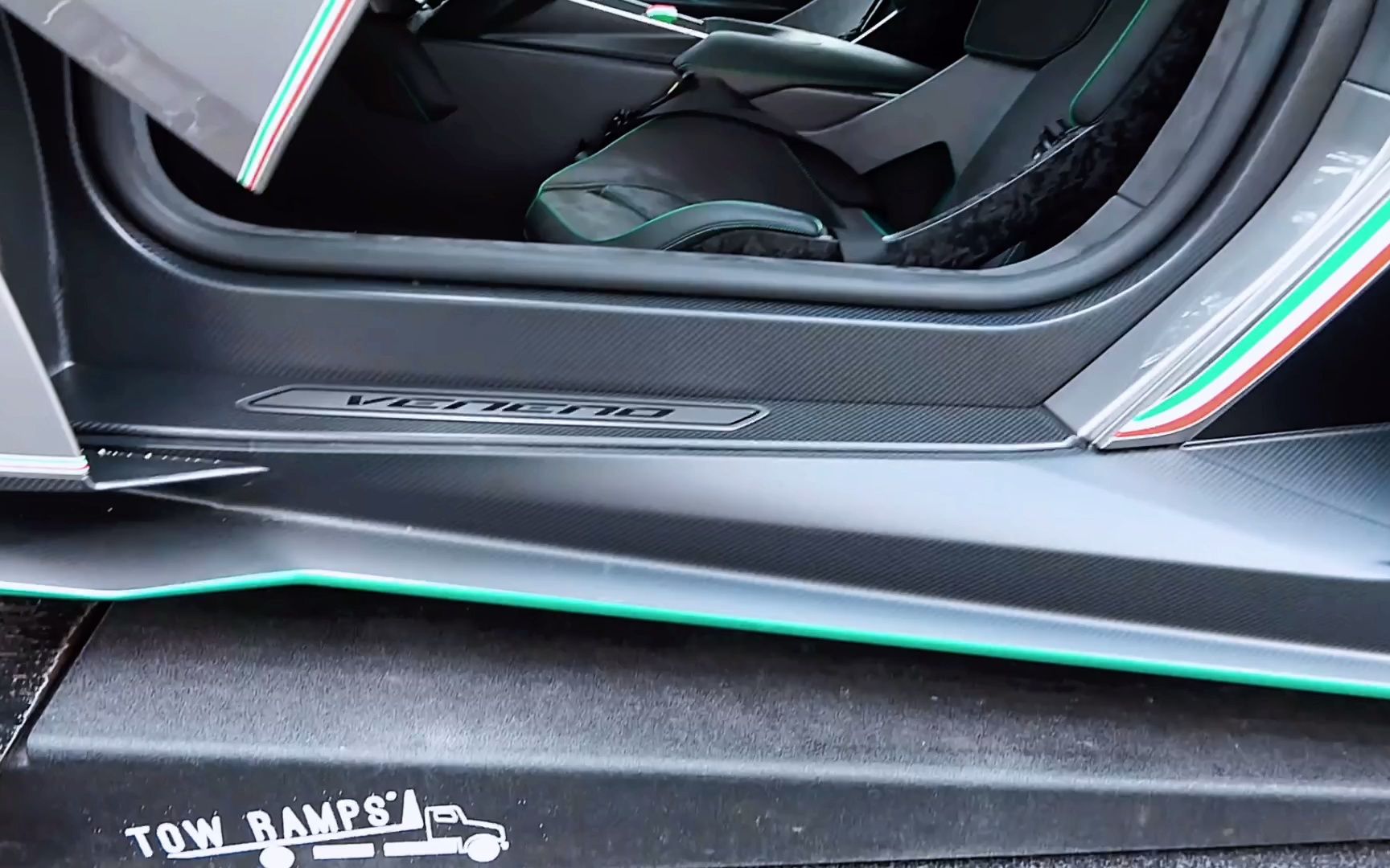 全球仅有5台的兰博基尼毒药,可能只有中东土豪才能买得起