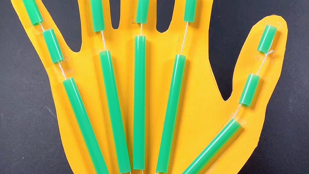 用一张卡纸和喜欢就能做的超级好玩的小玩具