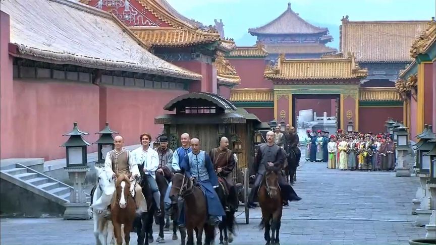 还珠格格:乾隆微服私访,竟带上小燕子等人,队伍还真是热闹!