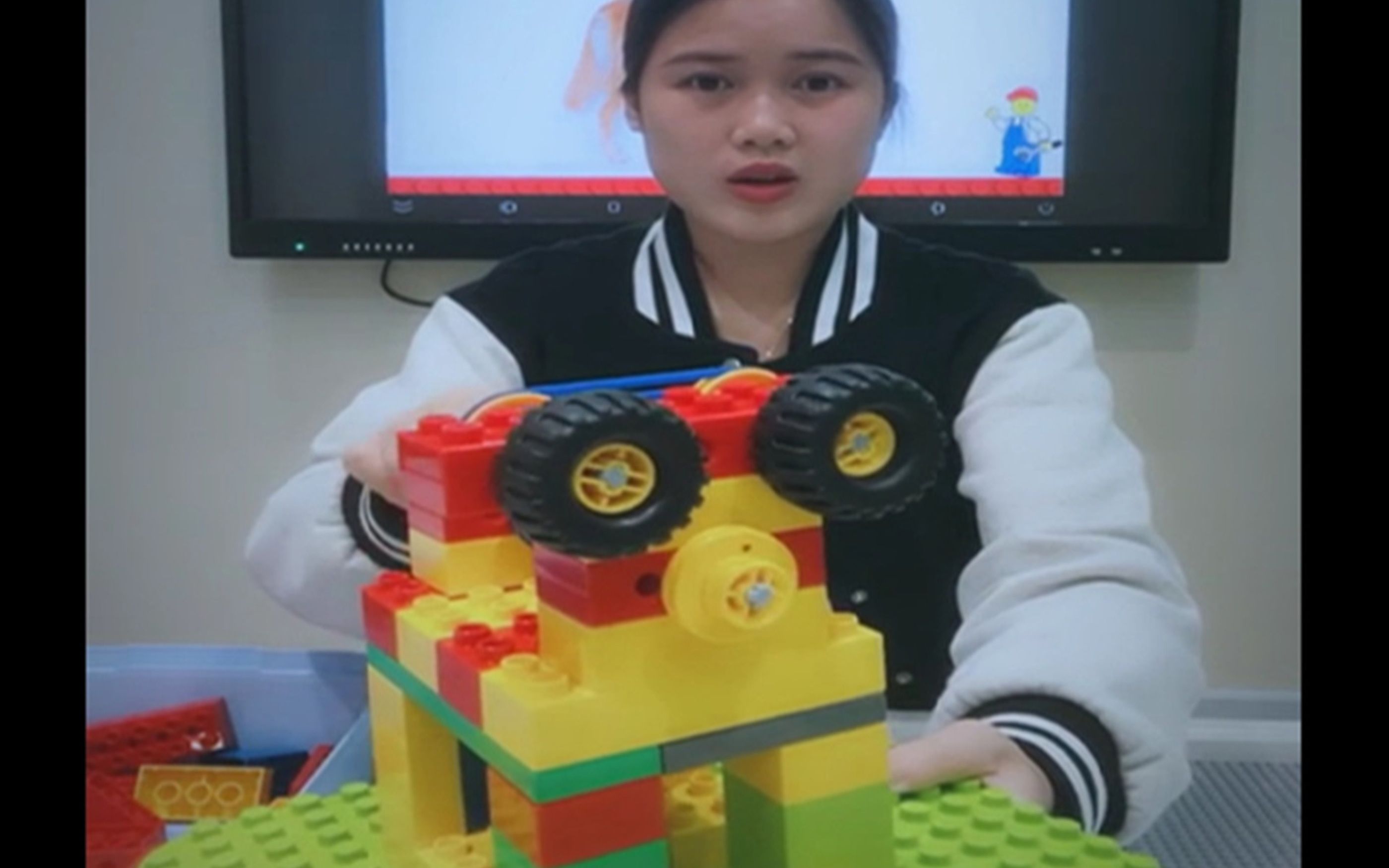 5+在家也能学的乐高课《会转眼睛的小狗》