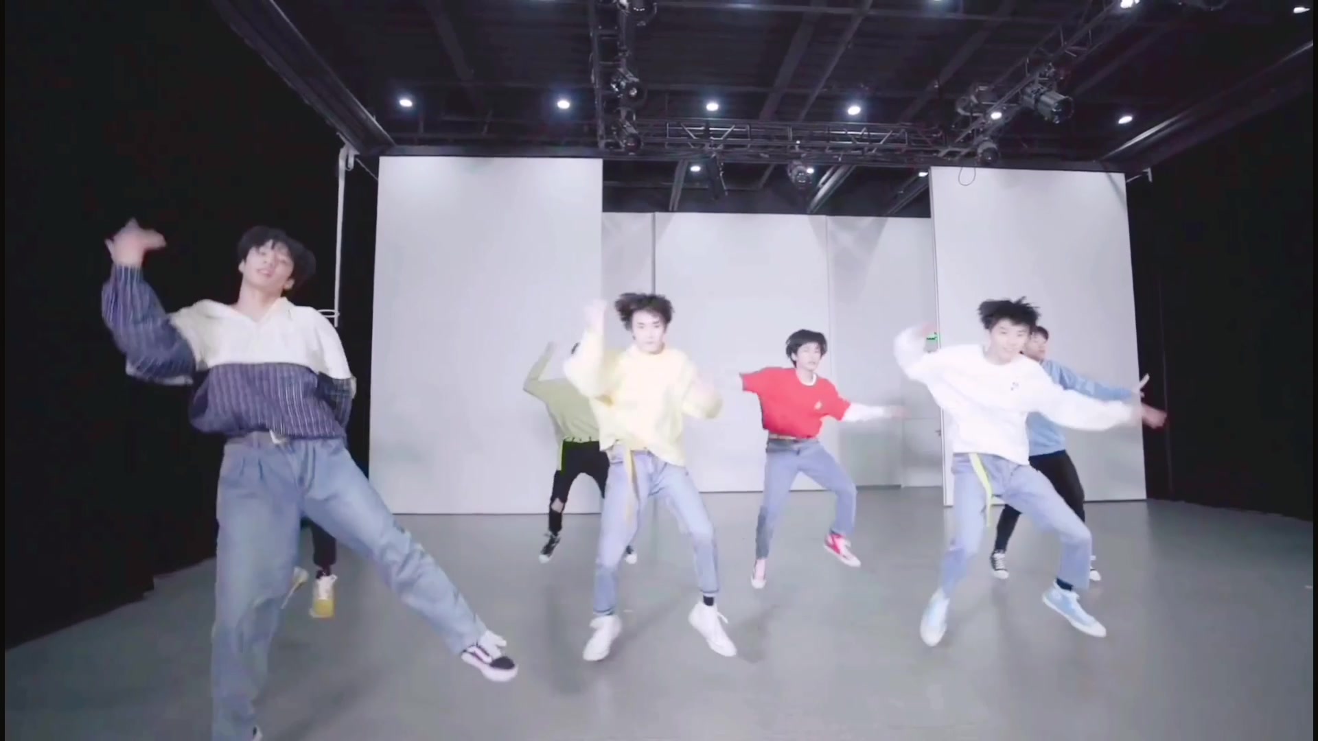 [TNT]时代少年团 舞蹈兼容性 中国踩点那家强 时代峰峻十八楼