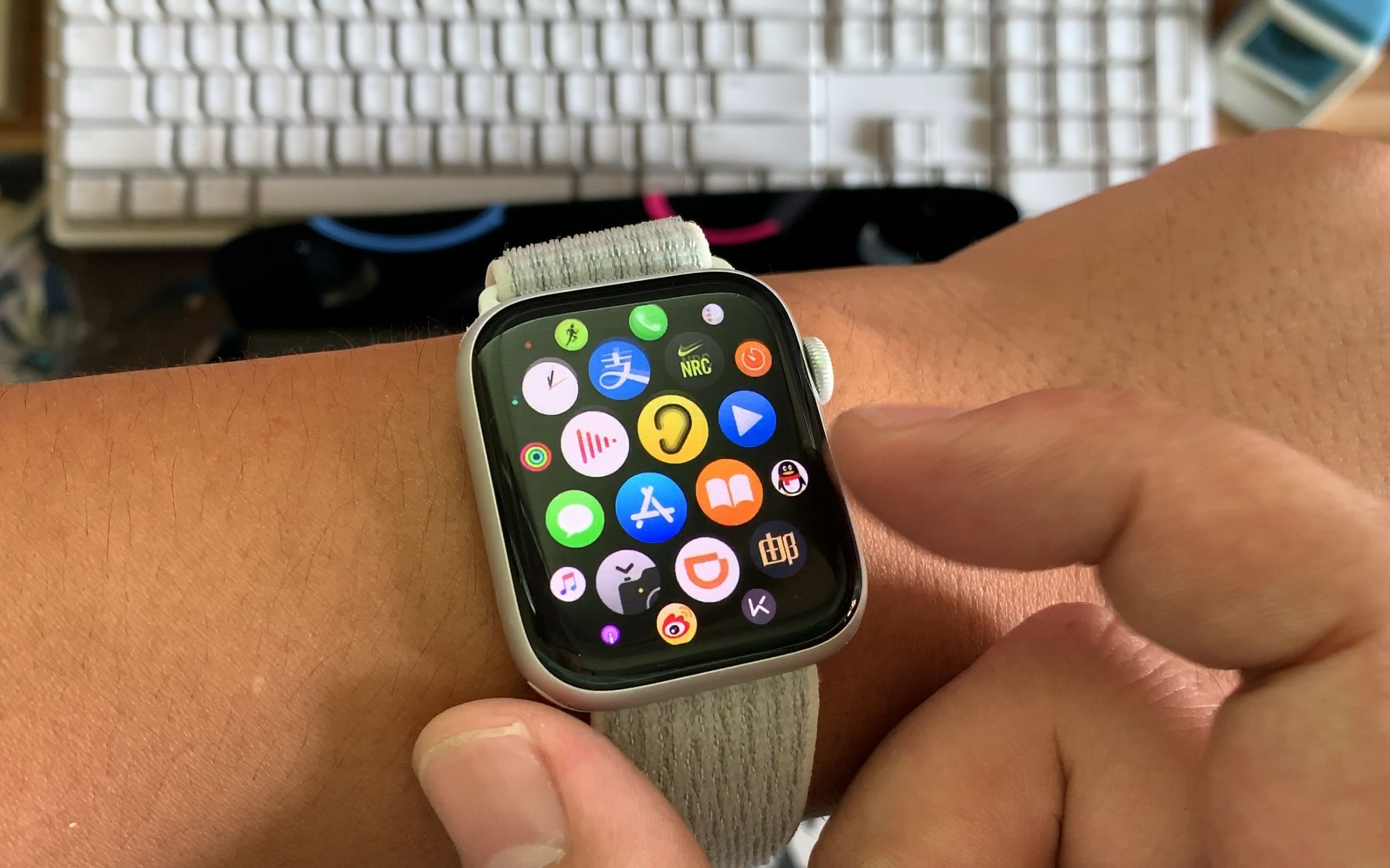 【苹果手表开箱】第五代Apple Watch到底有什么用?