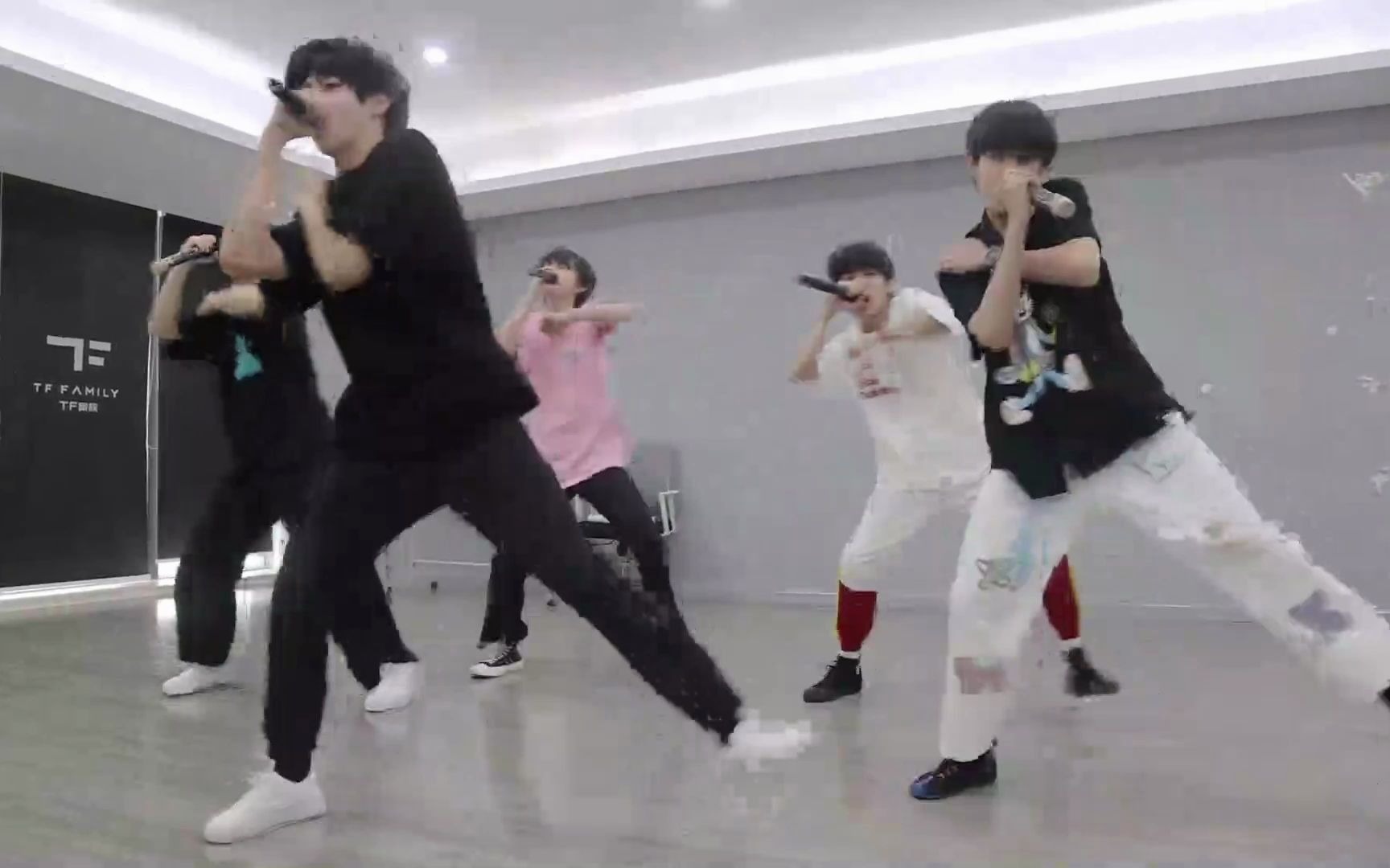 【TF家族三代练习生】《火力全开》练习室合练版 -「迷宫」