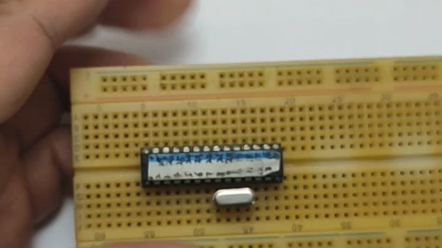 面包板上自己搭建一个Arduino板