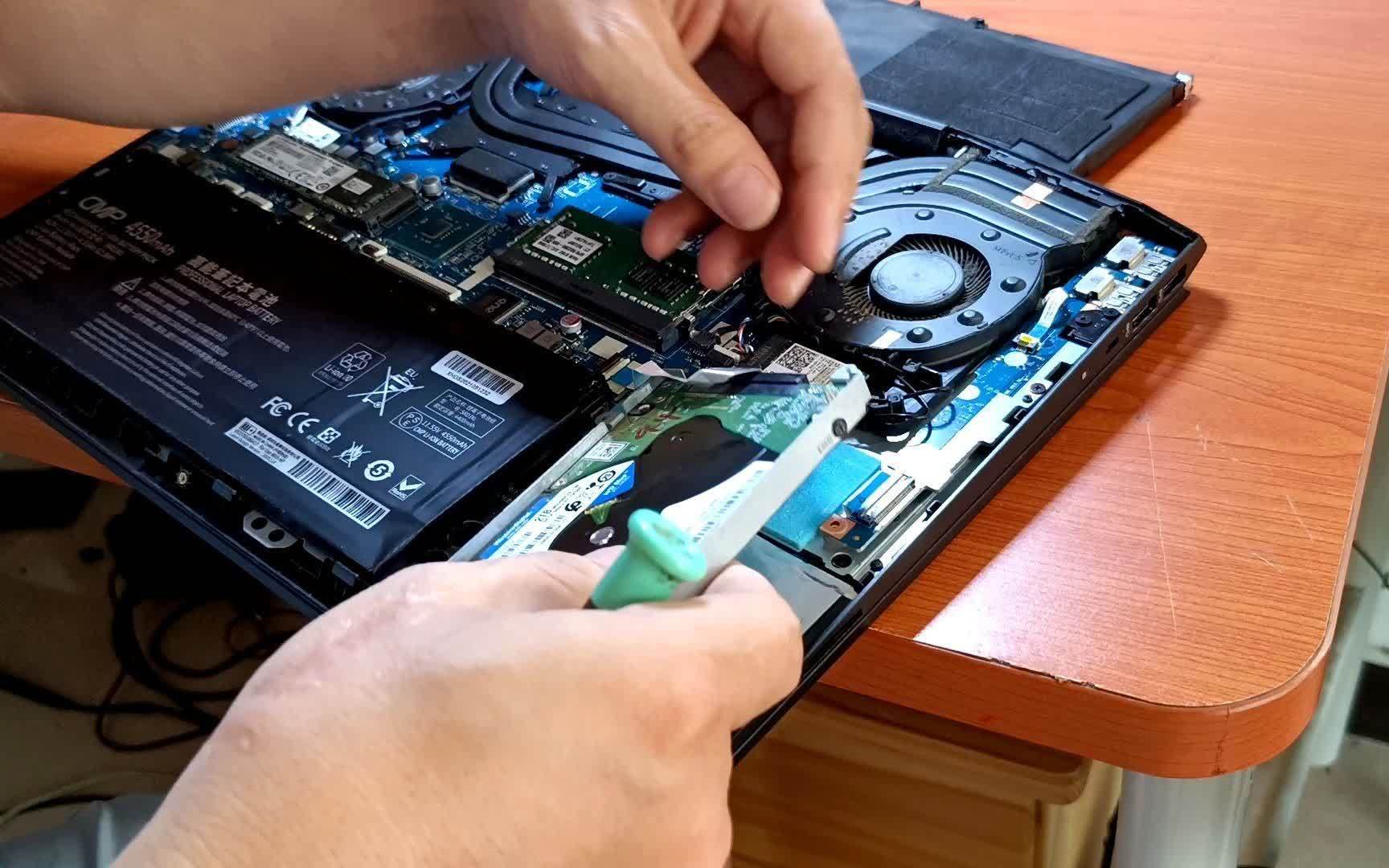 笔记本电脑进水开机自动进Blos,恢复数据维修电脑更换电池如此简单