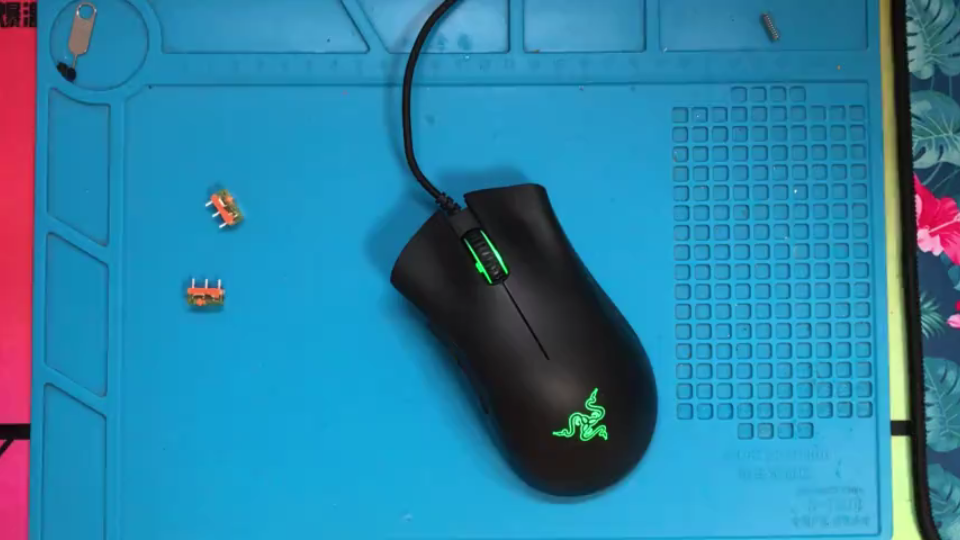 雷蛇蝰蛇标准版电竞游戏鼠标拆解微动更换视频,更换TTC 60M金微动...
