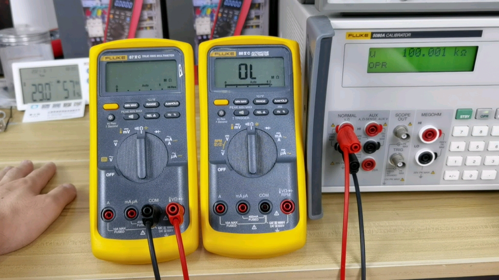 FLUKE福禄克88V对比87V万用表测二极管,电容,电流。隐藏的电导ns...