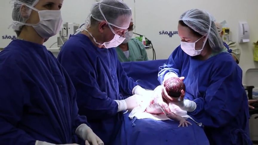 温馨视频记录宝宝出生全过程,妈妈是世界上最伟大的名字!