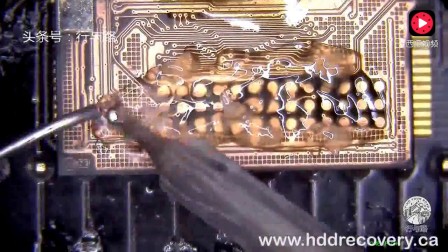 SD卡不能读写,维修大神直接从内部电路飞线引出读取芯片中的数据